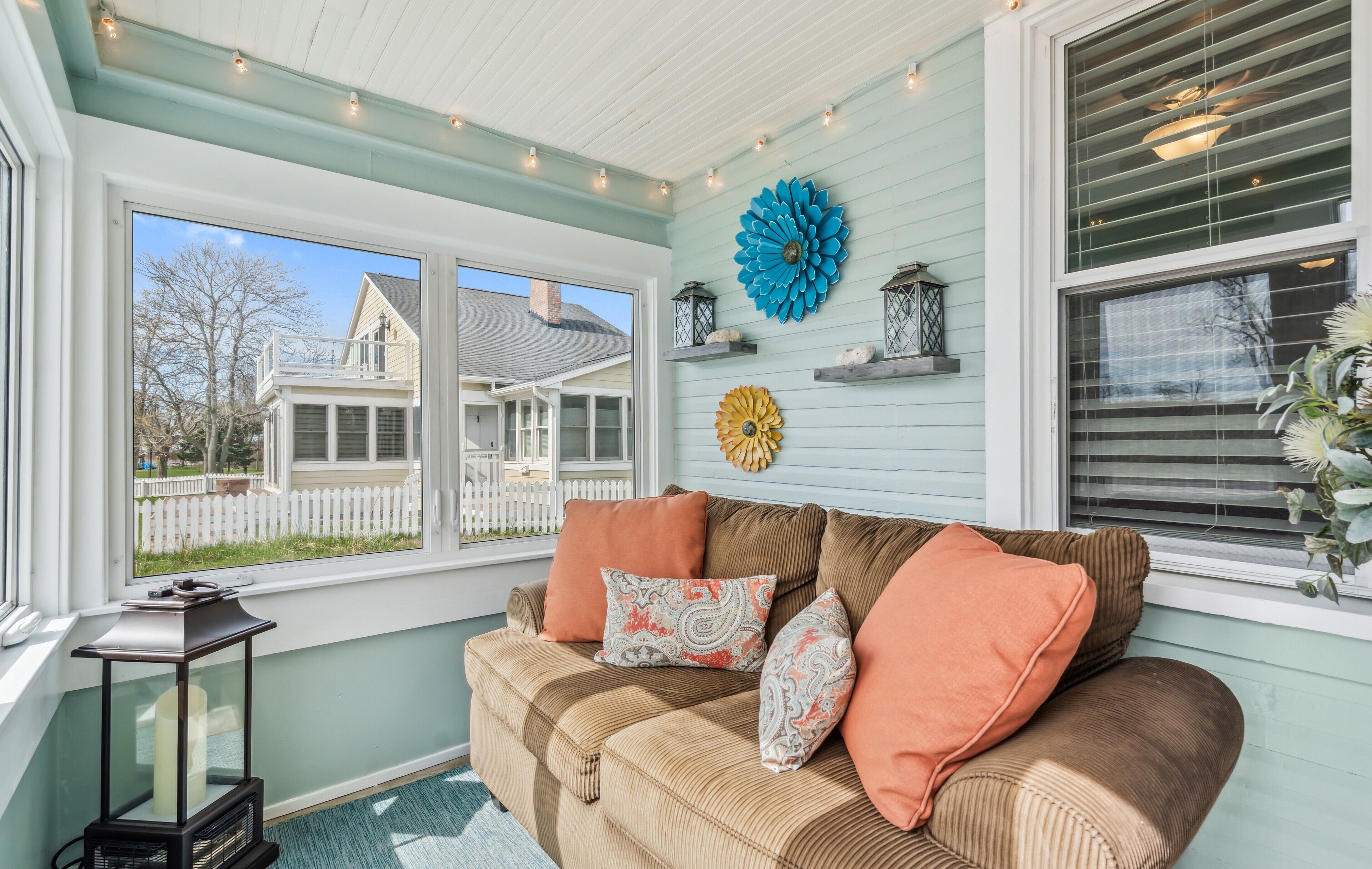 Historic Beach Cottage Steps Away From The Deck And Across From The Beach - Muskegon, MI