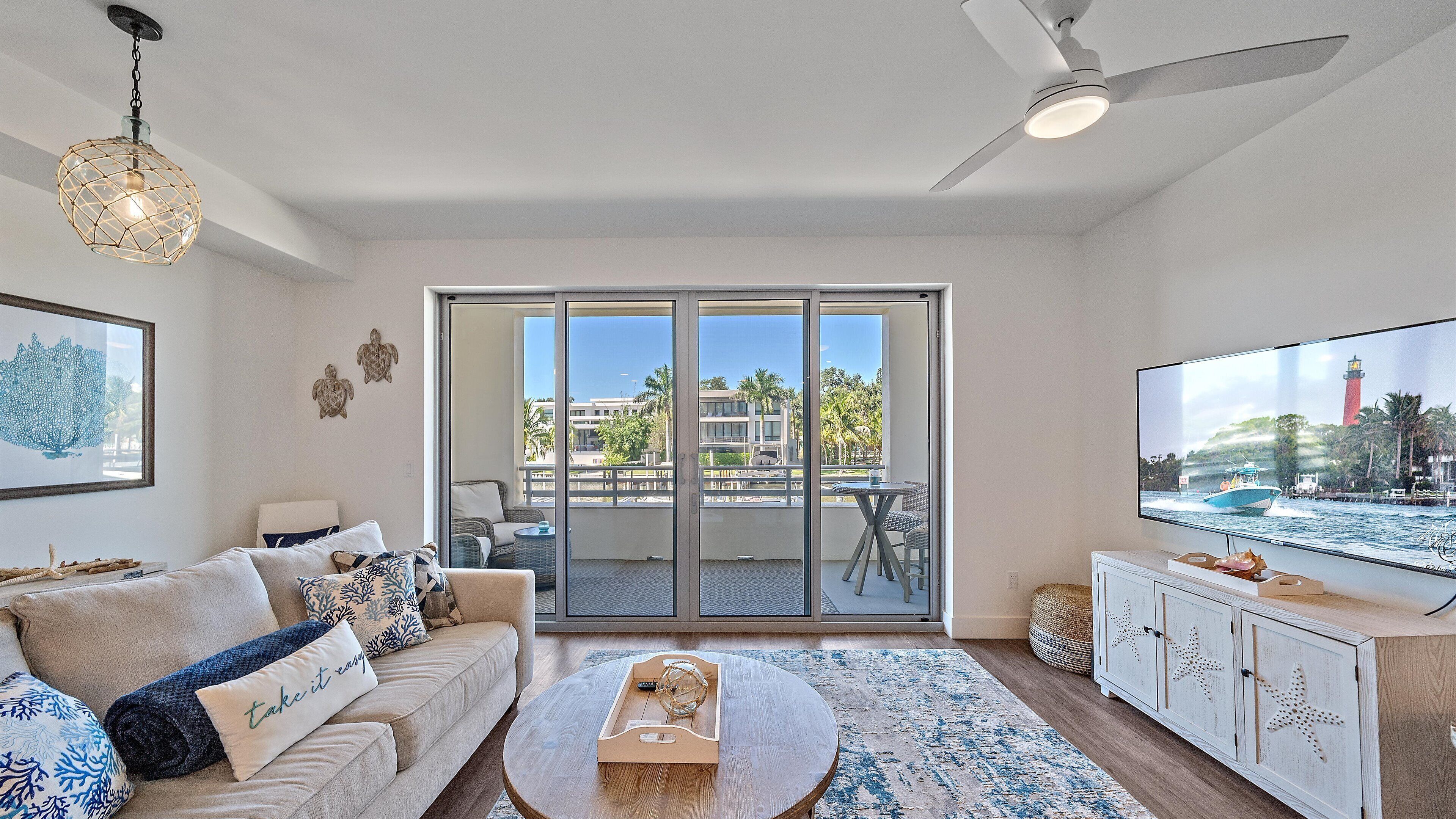 Resort-like Amenities, Bay Views, Close To Beach/downtown - Sarasota, FL