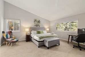 Casa (4 Bedrooms) | 4 quartos, espaço de trabalho para notebook, roupa de cama