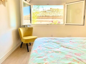 Cortinas/cortinados opacos, ferro/tábua de engomar