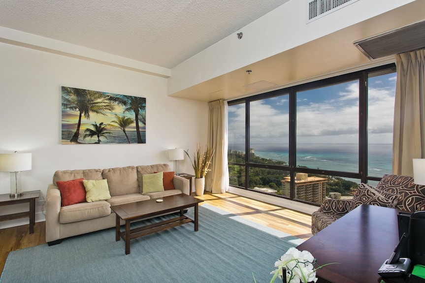 Penthouse Ocean Views 2bed 2bath 1 Pking 5 Min Walk To Beach Spacious 1000 Sqft - Honolulu