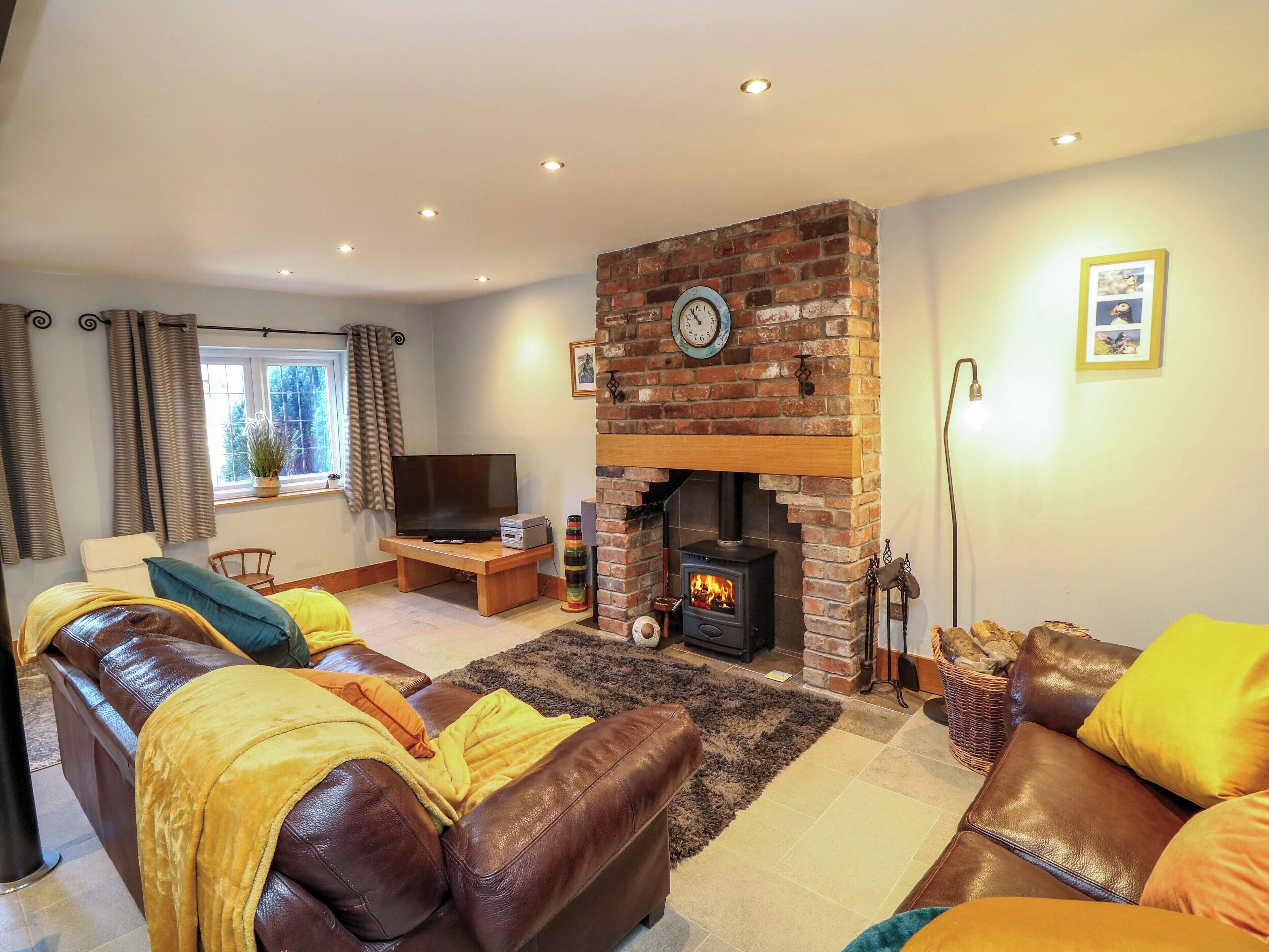 6 Brook Court, Pet Friendly, With Open Fire In Derby - Leicestershire