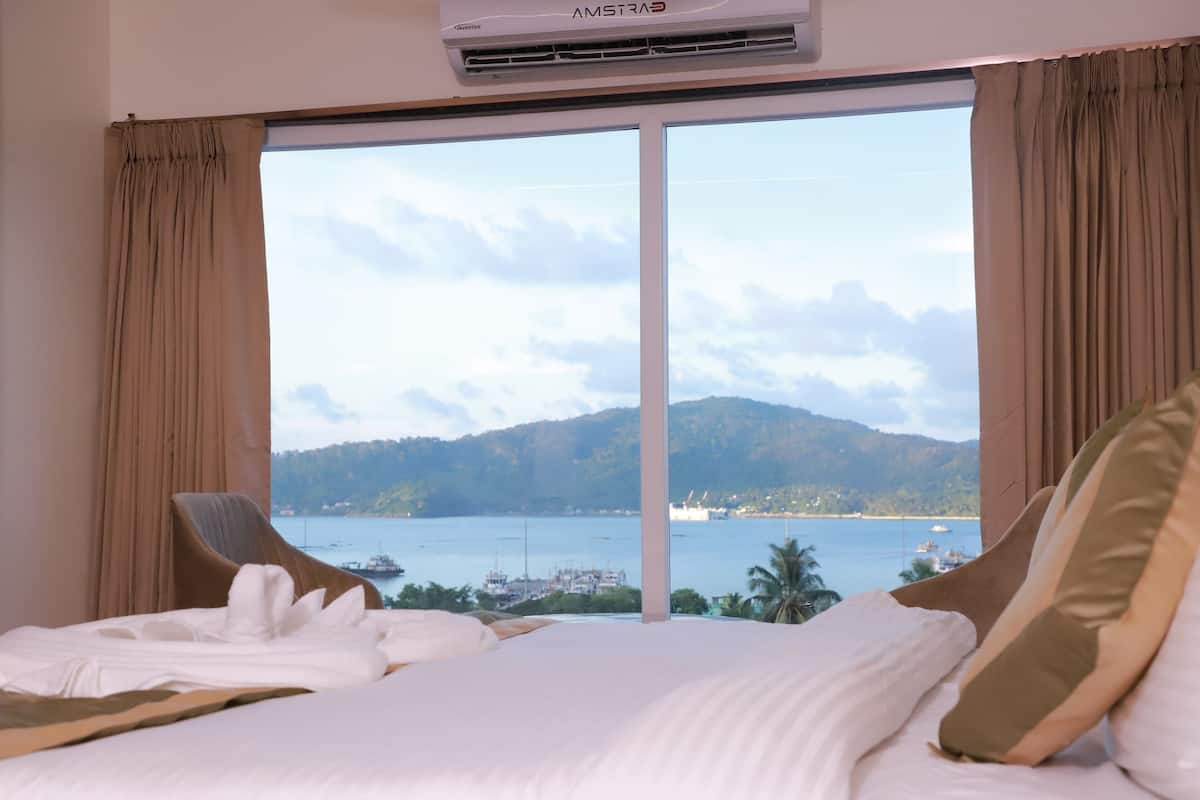 Suíte premium, 1 cama King, ar-condicionado, vista para o mar | Escrivaninha, espaço de trabalho para notebook, cortinas blackout