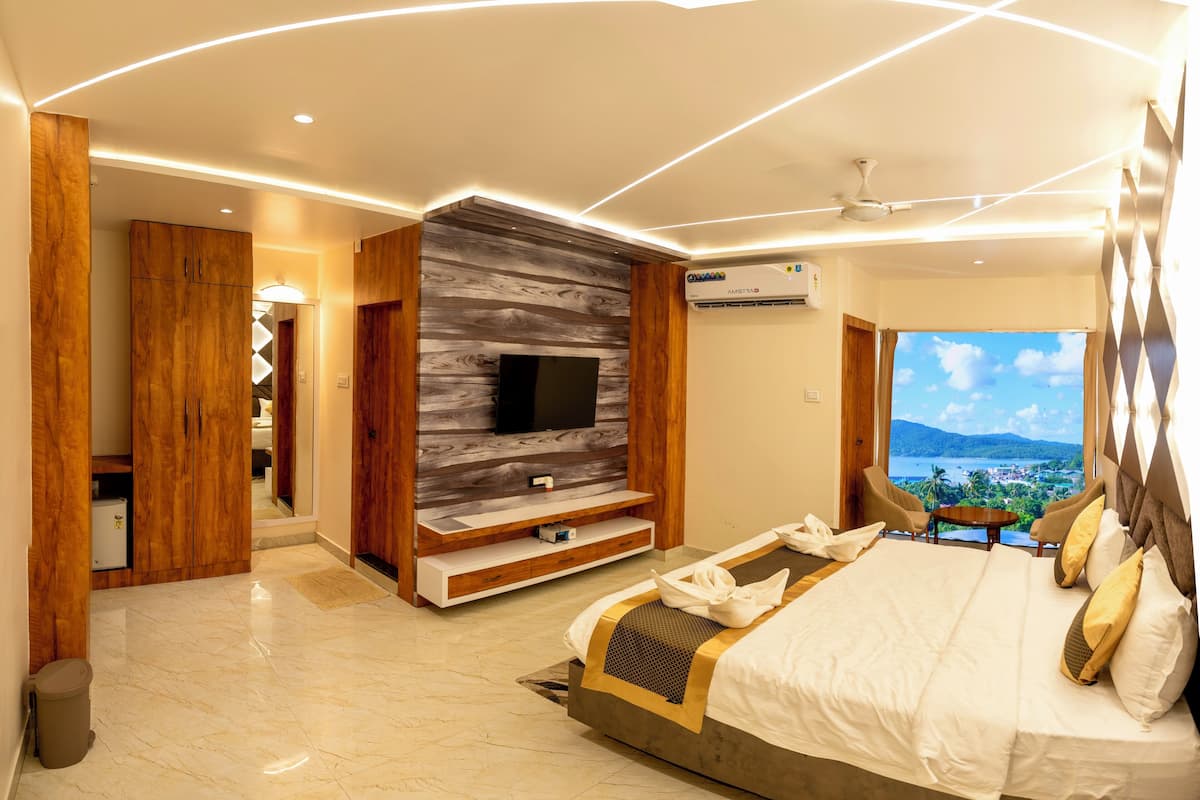 Quarto solteiro luxo, 1 cama King, ar-condicionado, vista parcial para o oceano | Escrivaninha, espaço de trabalho para notebook, cortinas blackout
