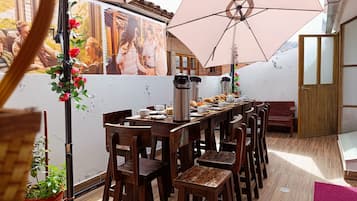Café da manhã continental grátis todos os dias