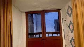 Quarto Clássico com Cama de Casal, varanda | Wi-fi grátis
