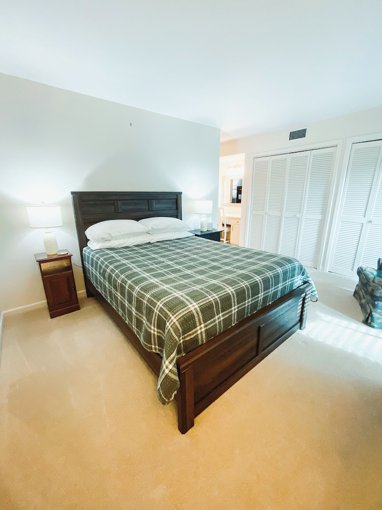 Three Little Pines Condo 2BD 2BA with Pool Close to Village and ...