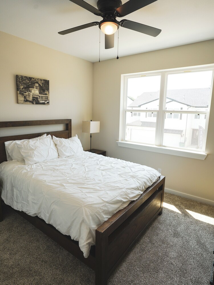 “Ebony & Ivory” S’ville’s luxury townhome built 2025 with easy walk to ...