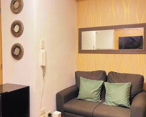 Condo standard, 1 quarto, sacada, vista para a cidade | Área de estar | Smart TV 42 polegadas com canais digitais, Netflix