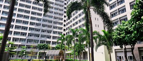 2 piscinas exteriores, da(s) 6:30 à(s) 22:00, guarda-sóis