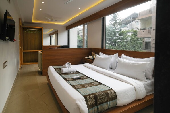 Quarto casal ou duplo executivo, vista para a cidade | Escrivaninha, espaço de trabalho para notebook, Wi-Fi de cortesia