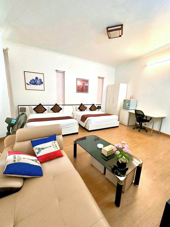 Quarto casal | Escrivaninha, Wi-Fi de cortesia, roupa de cama