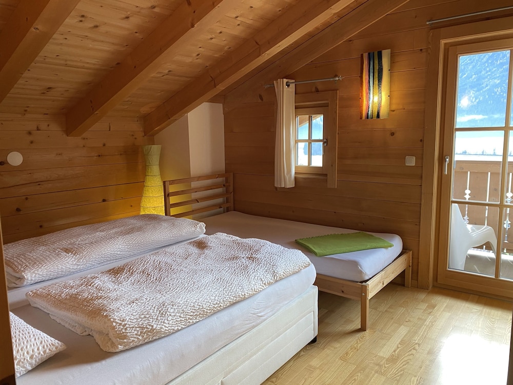Chalet Descansa is a stylish, detached chalet with every comfort ...