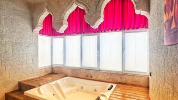 Quarto Deluxe | Casa de banho | Artigos de higiene pessoal grátis, um secador de cabelo