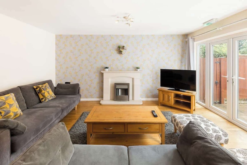 4 Bed Coventry Home Near Uni Hospital Parking - Coventry