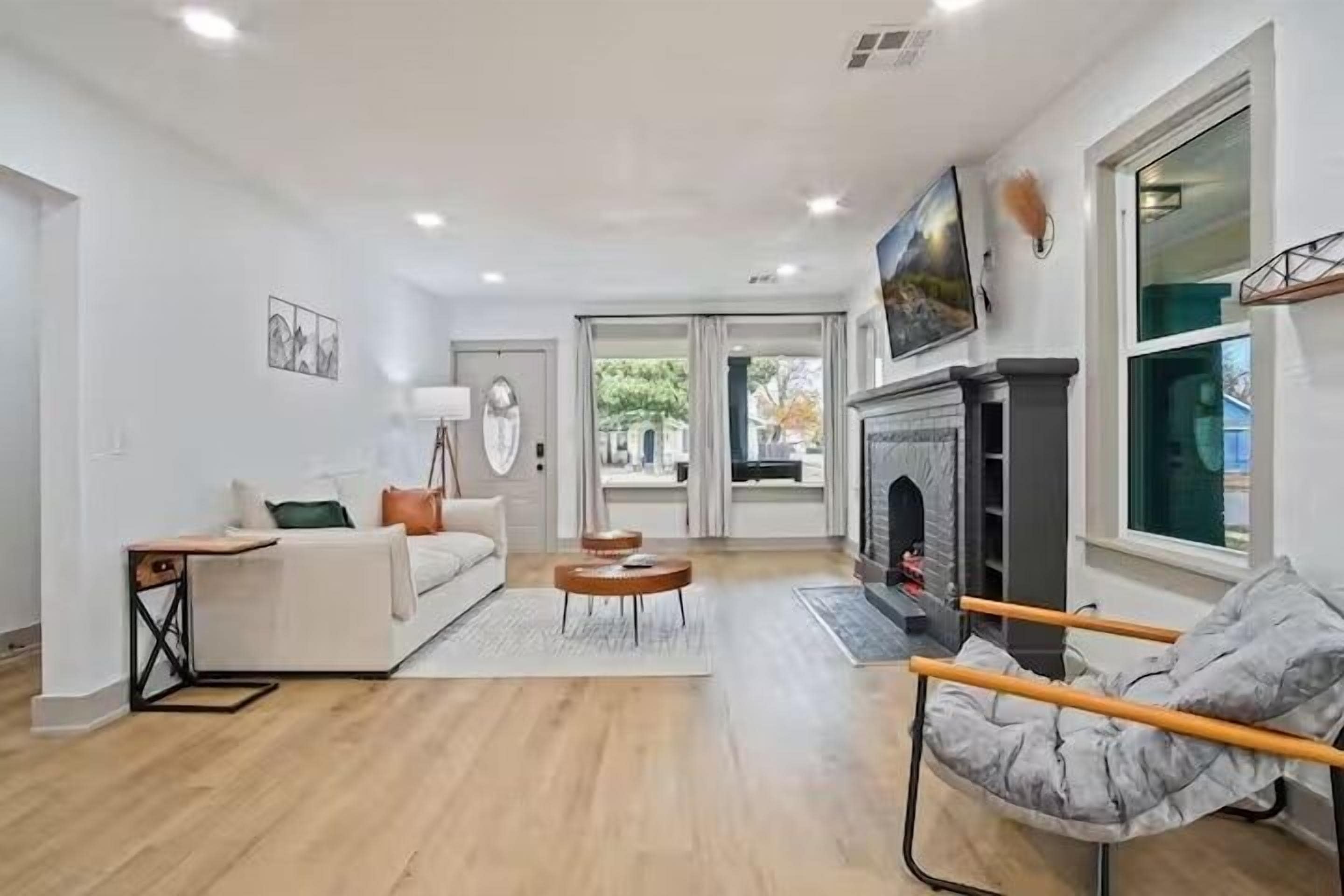 Stylish Bungalow. Sleeps 6. Wi-fi. Pets Welcome. - Oklahoma City