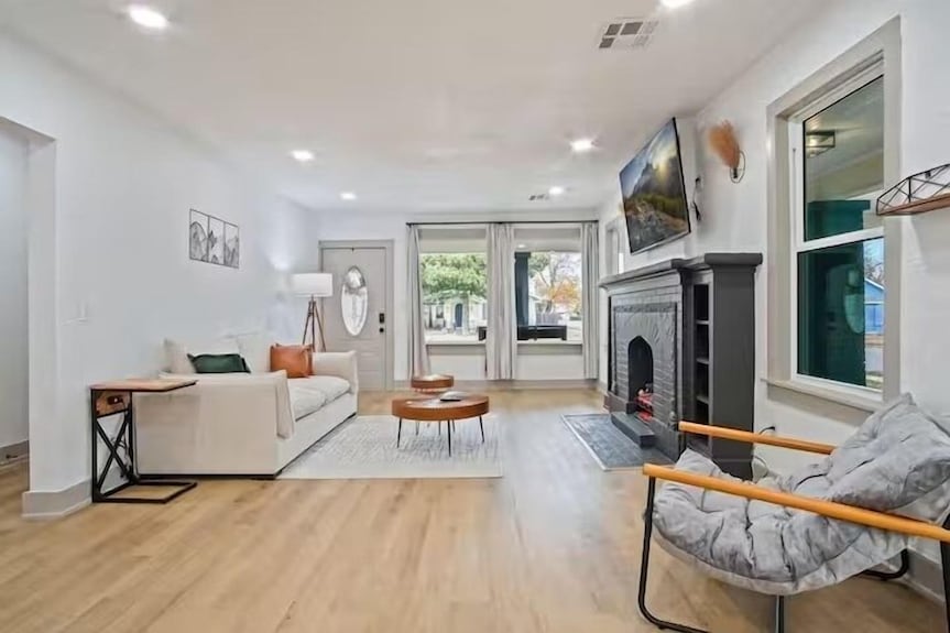 Stylish Bungalow. Sleeps 6. Wi-fi. Pets Welcome. - Oklahoma City