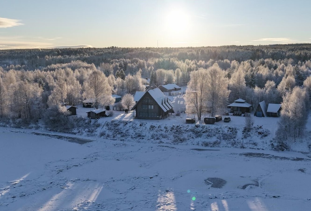 Shaman Village - Resort & Glass Igloos - Lapland