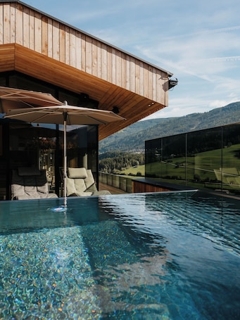 Piscina exterior . Lärchenlodge SkySpa und Rooftop Pool