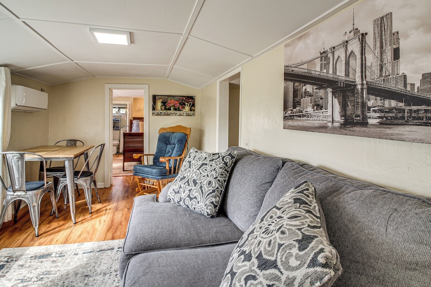 Walk To Mingus Park: Quaint Escape W/ Private Yard - Coos Bay, OR