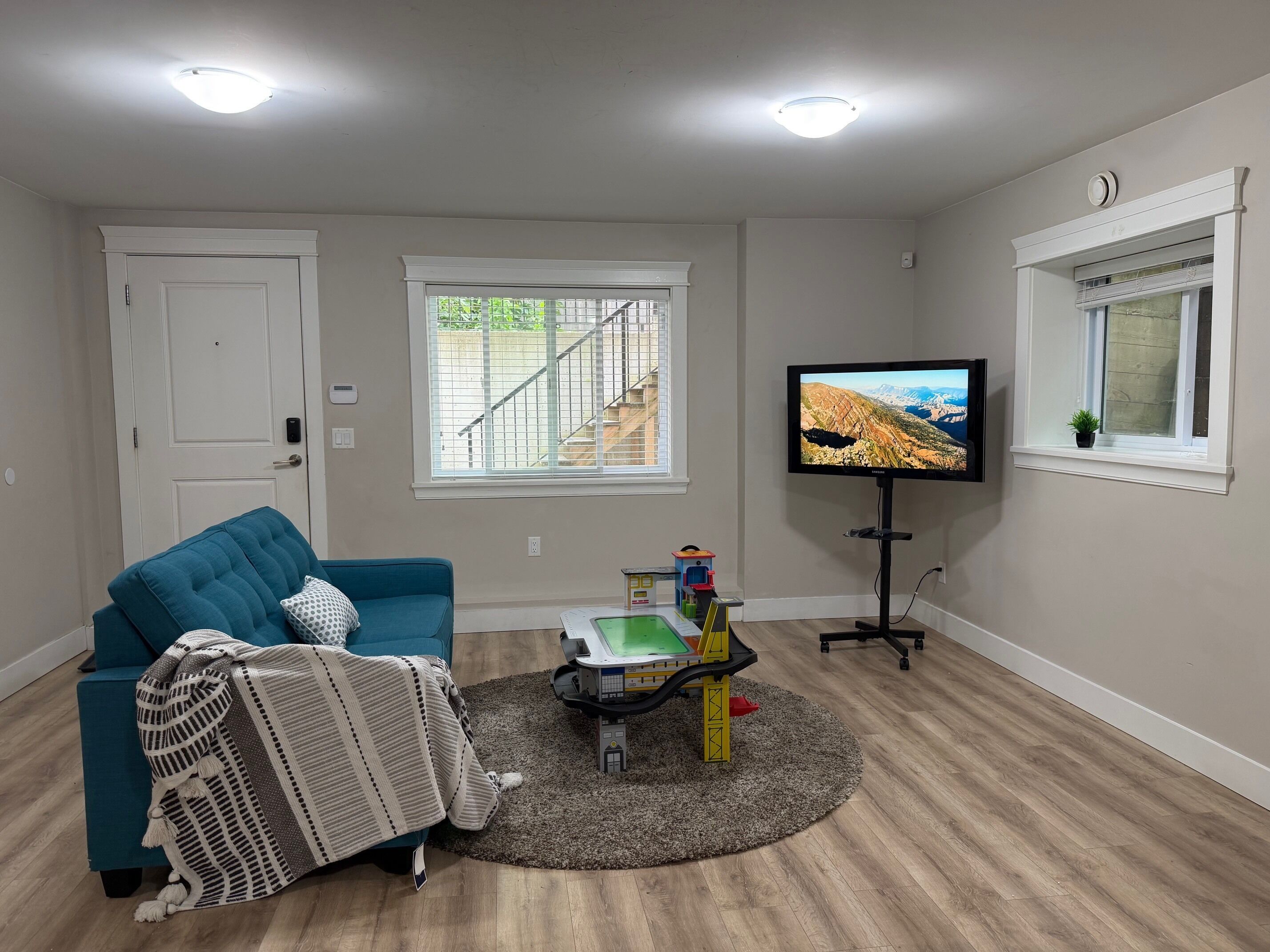 The Orchard Basement Cozy 2br - Surrey