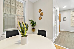 Apartamento Superior, 2 quartos | Sala de jantar