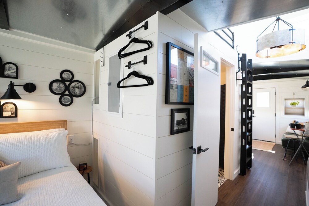Luxury Train Caboose with loft and firepit-Sleeps 4-Fredericktown, MO ...