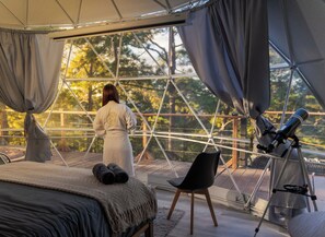 Barraca superluxo, 1 cama Queen, banheiro privativo, vista para a montanha | Roupas de cama premium, edredons de pluma