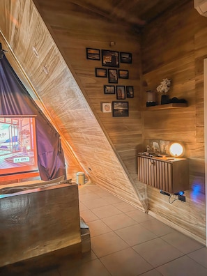 Chalé standard, 1 cama Queen e sofá-cama, banheiro privativo, vista para a montanha | Roupas de cama premium, edredons de pluma