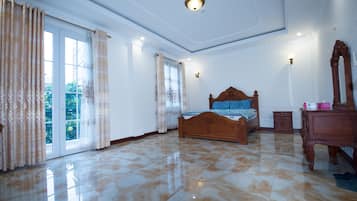 Quarto Duplo Comfort, 1 cama king-size, varanda, Vista para a cidade | Wi-fi grátis