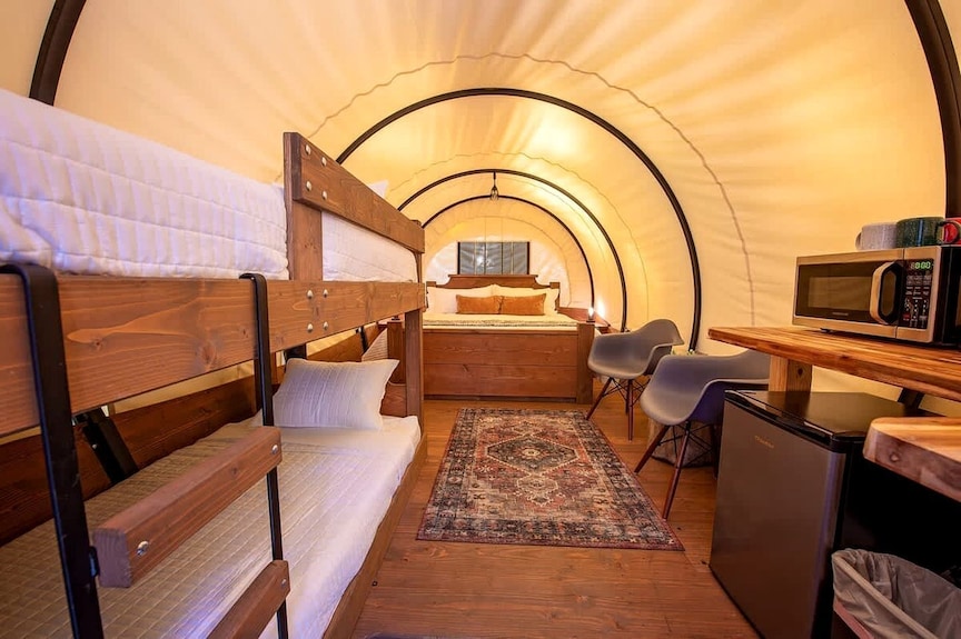 Beautiful Glamping Wagon Great For Outdoor Adventures In Tennessee - 田納西州