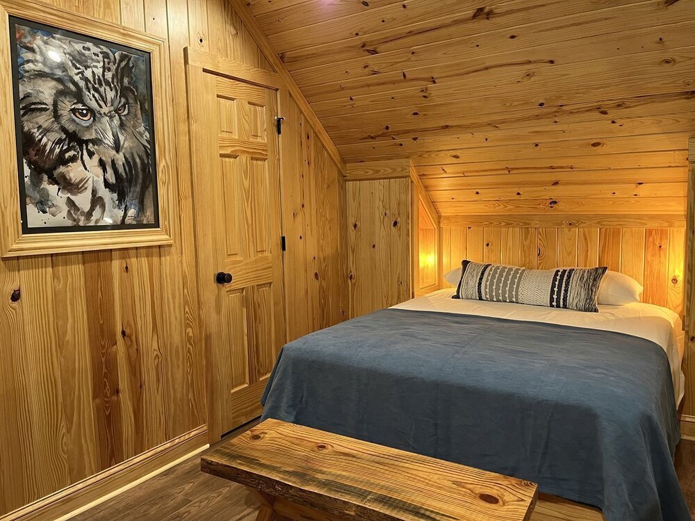 Peaceful Cabin with Dock and Pond Views in Georgia - Claxton | Stayz