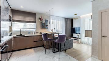 Apartamento Comfort, varanda, Vista para a cidade | Cozinha privada