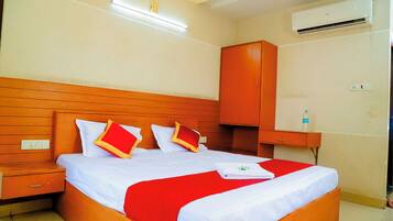 Quarto Duplo Deluxe | Secretária, secretária adequada para computadores portáteis