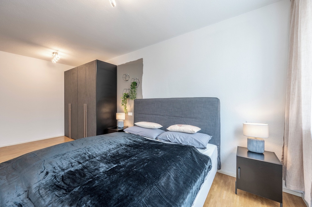 EXQUIS 3 Room Design LOUIS I Parking I Balcony I Next to Panzer ...