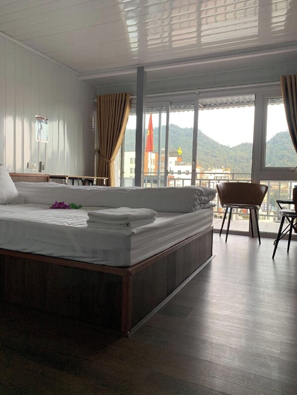 Quarto casal, vista para a montanha | Ferros/tábuas de passar roupa, Wi-Fi de cortesia