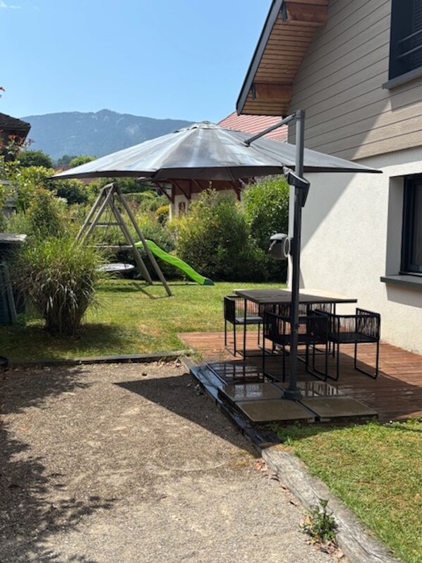 DUINGT, Spacieuse Villa, jardin arboré , calme,8 pers Reviews, Deals ...