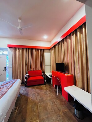 Quarto Superior | Edredões de penas, camas de colchão viscoelástico, secretária