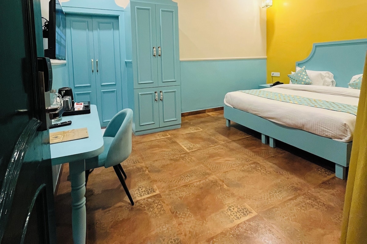 Quarto Premium, 1 quarto, Vista para a cidade | Edredões de penas, camas de colchão viscoelástico, secretária