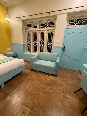 Quarto Premium | Edredões de penas, camas de colchão viscoelástico, secretária