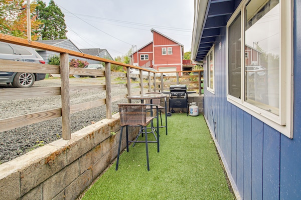 Walk To Mingus Park: Quaint Escape W/ Private Yard - Cape Arago State Park, Coos Bay