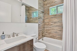 Villa | 6 quartos, secretária, internet de alta velocidade 