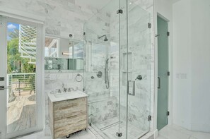 Villa | 6 quartos, secretária, internet de alta velocidade 