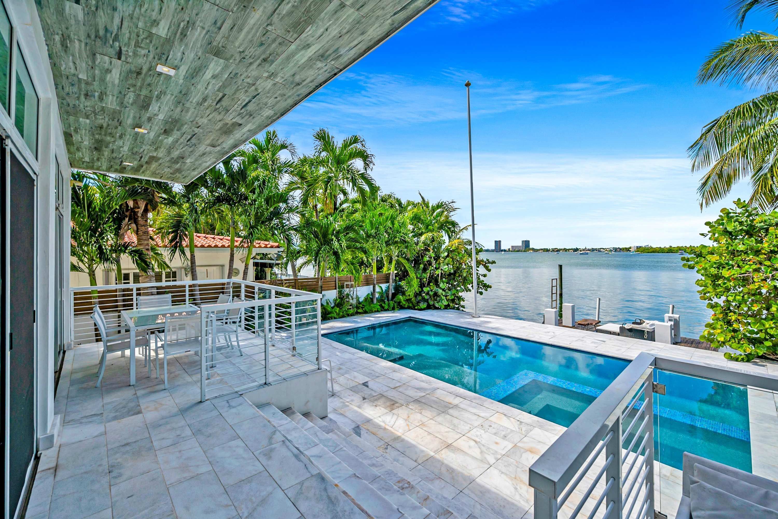 Villa | 6 quartos, secretária, internet de alta velocidade 