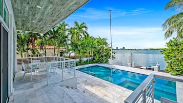 Villa | 6 quartos, secretária, internet de alta velocidade