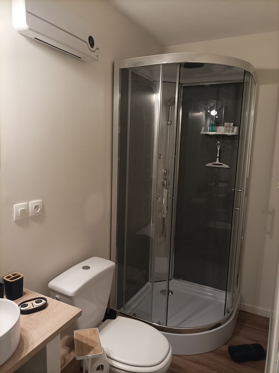 Un Havre De Calme Au Cœur D'un Centre Ancien - Drôme