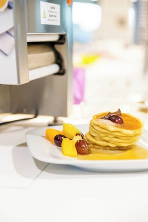 Café da manhã com buffet todos os dias (EUR 15.90 por pessoa)