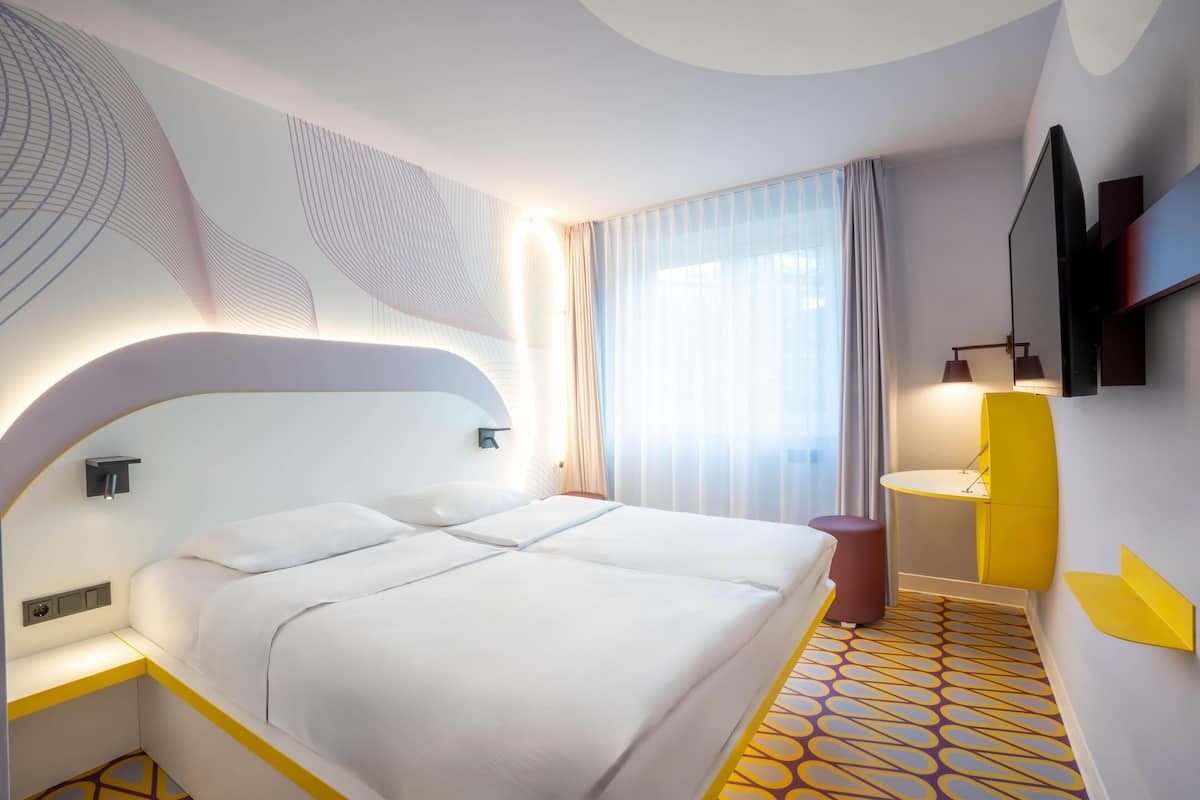 Quarto (Design) | Roupas de cama antialérgicas, escrivaninha