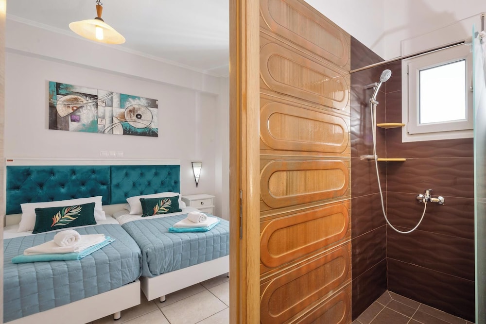 Elena Costa - Drei Schlafzimmer Villa, Schläft 6 - Nisaki | FeWo-direkt