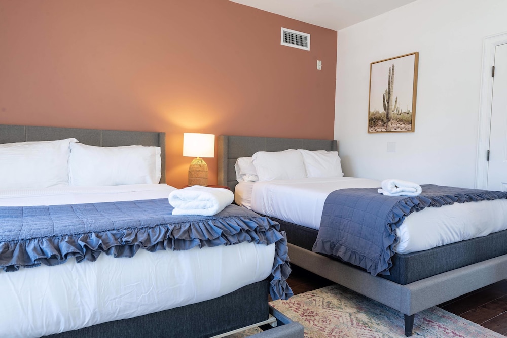 Phoenix 75 - Four Bedroom Villa, Sleeps 12 - Phoenix | Vrbo